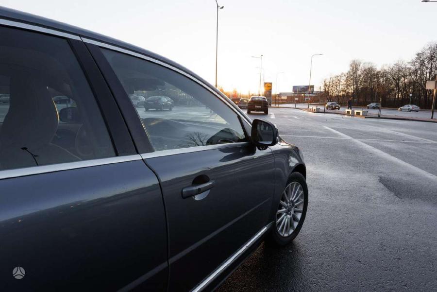 Blue Volvo S80 2012 in Kaunas, with an engine capacity of 3.19 L and mileage of 204 thousand km for 7200 €, photo 3 on AUTOMOTO.COM.LV