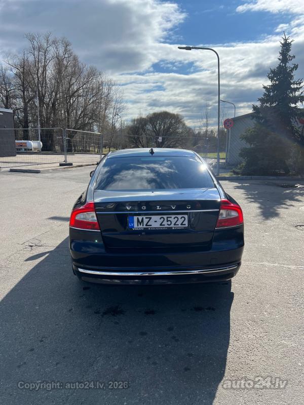 Blue Volvo S80 2013 in Riga, with an engine capacity of 2.00 L and mileage of 270 thousand km for 7950 €, photo 4 on AUTOMOTO.COM.LV