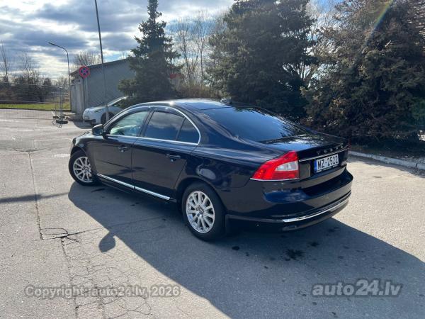Blue Volvo S80 2013 in Riga, with an engine capacity of 2.00 L and mileage of 270 thousand km for 7950 €, photo 4 on AUTOMOTO.COM.LV