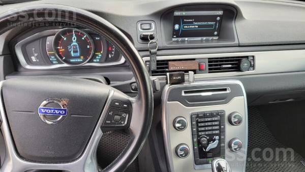Blue Volvo S80 2014 in Bauska, with an engine capacity of 2.00 L and mileage of 270 thousand km for 8250 €, photo 5 on AUTOMOTO.COM.LV