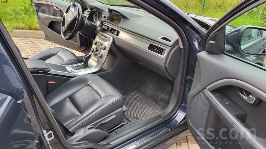 Blue Volvo S80 2014 in Bauska, with an engine capacity of 2.00 L and mileage of 270 thousand km for 8250 €, photo 9 on AUTOMOTO.COM.LV
