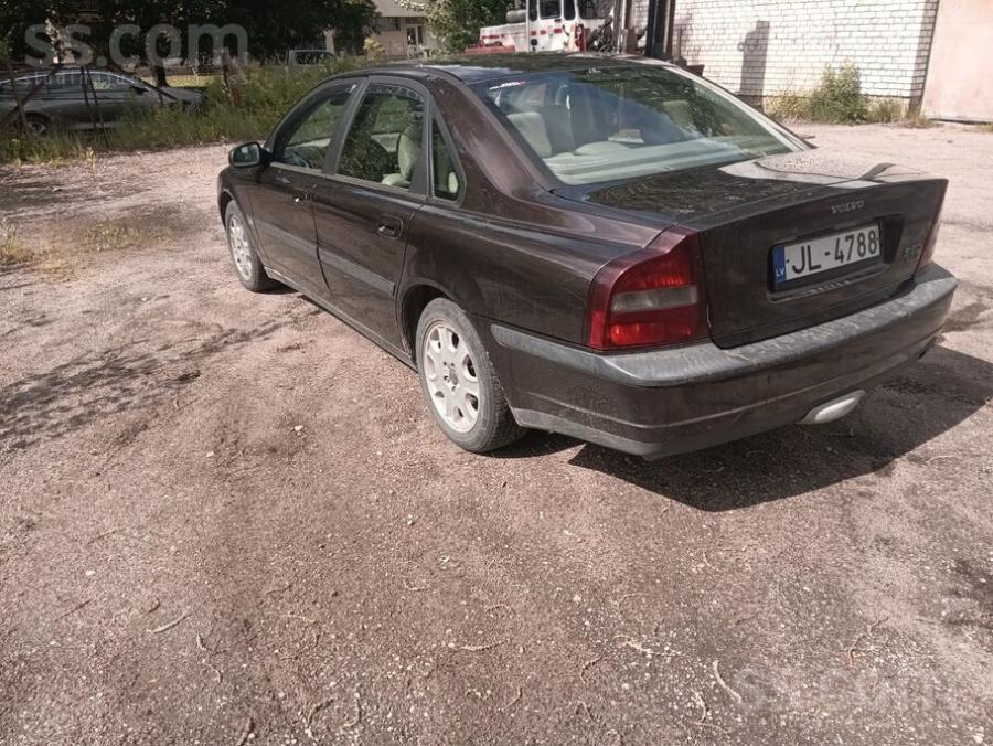 Brūns Volvo S80 1999 Valmiera, ar dzinēja tilpumu 2.50 L un nobraukumu 455 tūkst. km par 1390 €, foto 3 vietnē AUTOMOTO.COM.LV