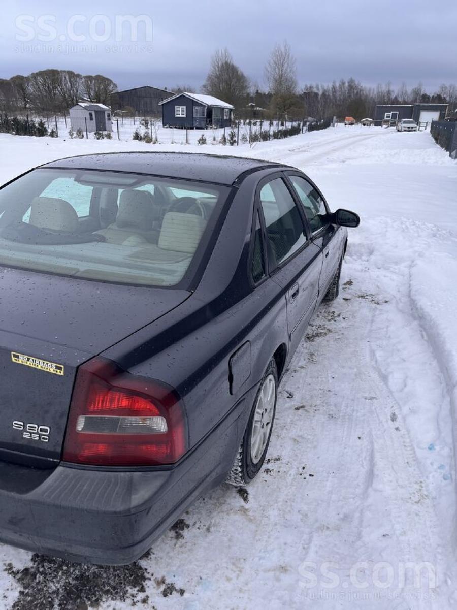 Brown Volvo S80 2001 in Bauska, with an engine capacity of 2.50 L and mileage of 410 thousand km for 1300 €, photo 3 on AUTOMOTO.COM.LV