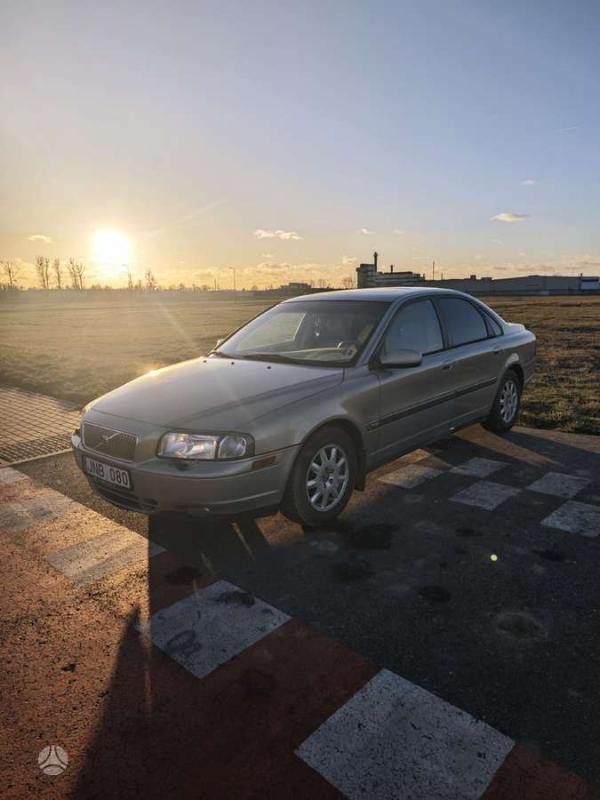 Brown Volvo S80 2002 in Kaunas, with an engine capacity of 2.40 L and mileage of 471 thousand km for 1200 €, photo 1 on AUTOMOTO.COM.LV
