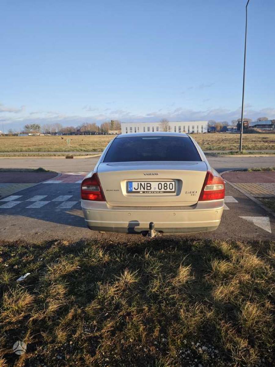 Brown Volvo S80 2002 in Kaunas, with an engine capacity of 2.40 L and mileage of 471 thousand km for 1200 €, photo 6 on AUTOMOTO.COM.LV