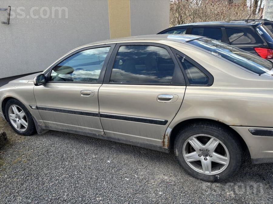 Brūns Volvo S80 2002 Saldus, ar dzinēja tilpumu 2.40 L un nobraukumu 600 tūkst. km par 750 €, foto 3 vietnē AUTOMOTO.COM.LV