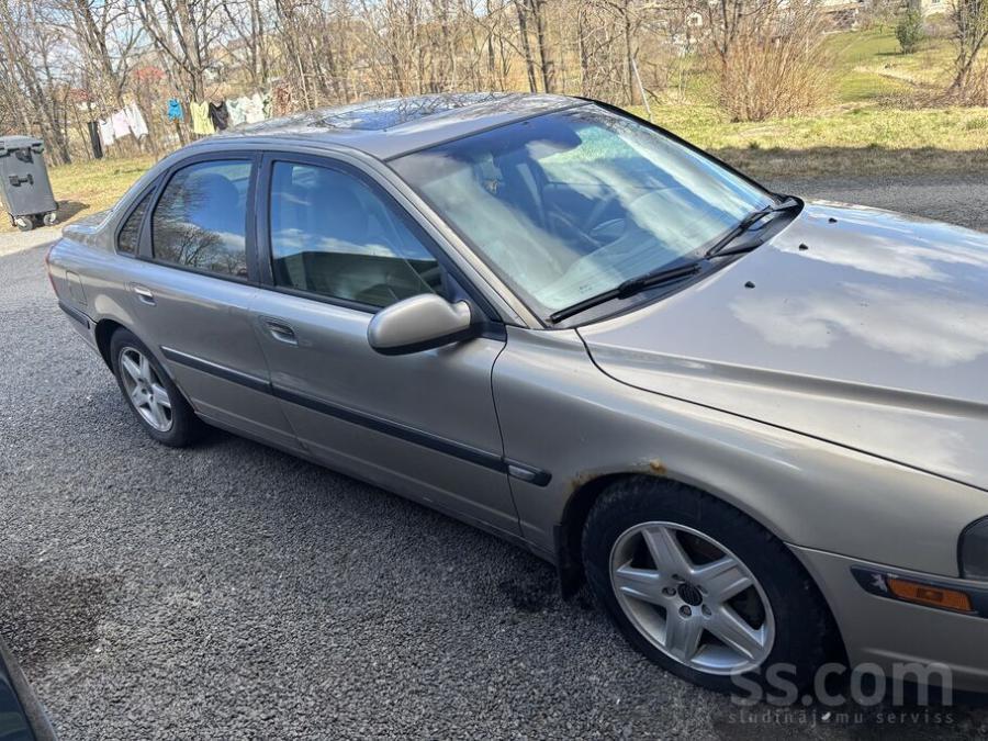 Brūns Volvo S80 2002 Saldus, ar dzinēja tilpumu 2.40 L un nobraukumu 600 tūkst. km par 750 €, foto 5 vietnē AUTOMOTO.COM.LV