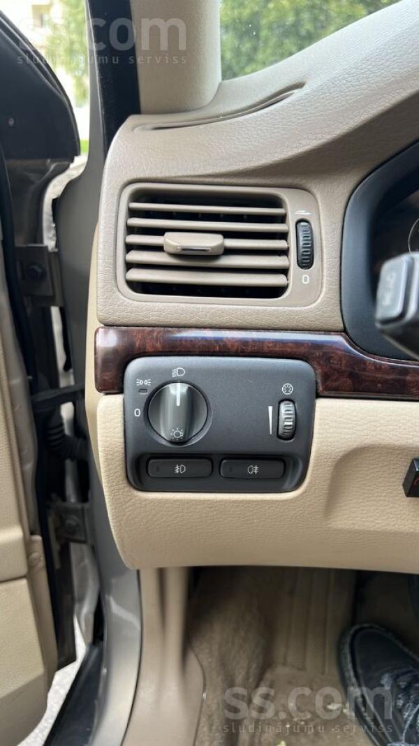 Brown Volvo S80 2004 in Riga, with an engine capacity of 2.00 L and mileage of 365 thousand km for 2000 €, photo 9 on AUTOMOTO.COM.LV