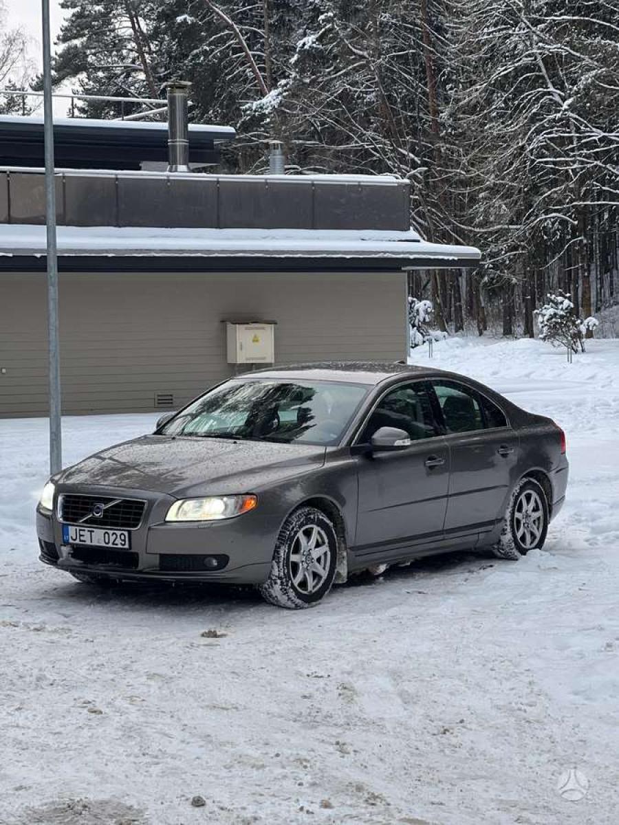 Brown Volvo S80 2006 in Vilnius, with an engine capacity of 2.40 L and mileage of 466 thousand km for 2900 €, photo 1 on AUTOMOTO.COM.LV