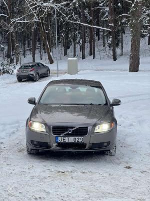 Brown Volvo S80 2006 in Vilnius, with an engine capacity of 2.40 L and mileage of 466 thousand km for 2900 €, photo 3 on AUTOMOTO.COM.LV