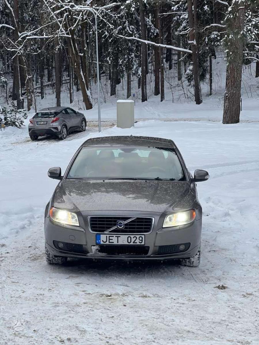 Brown Volvo S80 2006 in Vilnius, with an engine capacity of 2.40 L and mileage of 466 thousand km for 2900 €, photo 3 on AUTOMOTO.COM.LV