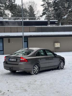 Brown Volvo S80 2006 in Vilnius, with an engine capacity of 2.40 L and mileage of 466 thousand km for 2900 €, photo 4 on AUTOMOTO.COM.LV