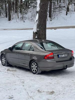 Brown Volvo S80 2006 in Vilnius, with an engine capacity of 2.40 L and mileage of 466 thousand km for 2900 €, photo 5 on AUTOMOTO.COM.LV