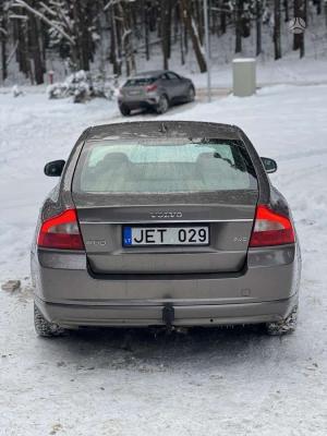 Brown Volvo S80 2006 in Vilnius, with an engine capacity of 2.40 L and mileage of 466 thousand km for 2900 €, photo 6 on AUTOMOTO.COM.LV