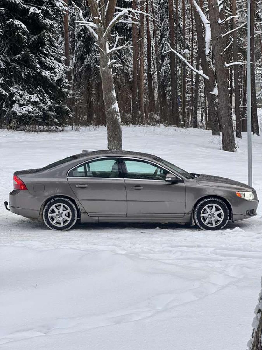Brown Volvo S80 2006 in Vilnius, with an engine capacity of 2.40 L and mileage of 466 thousand km for 2900 €, photo 7 on AUTOMOTO.COM.LV
