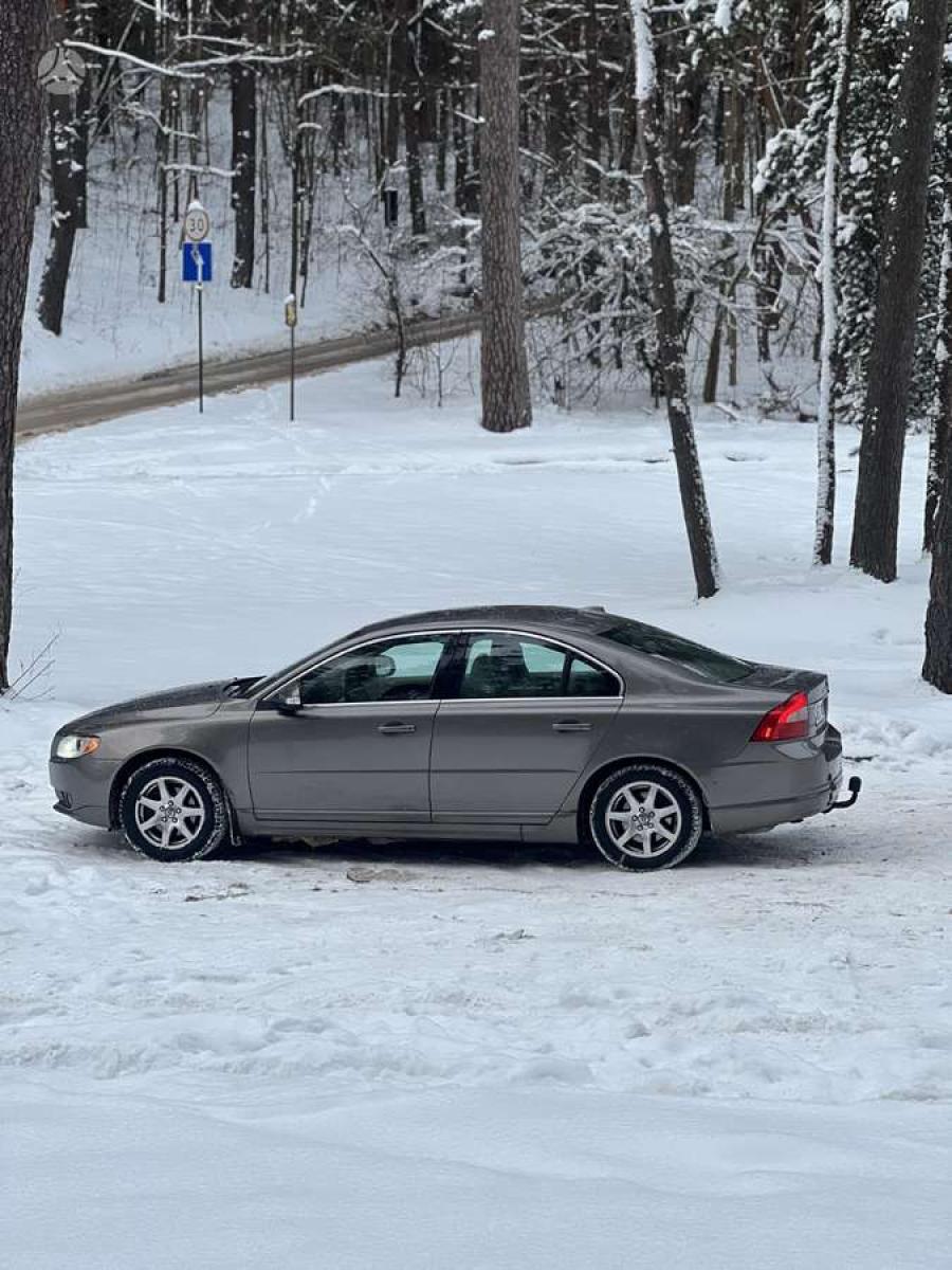 Brown Volvo S80 2006 in Vilnius, with an engine capacity of 2.40 L and mileage of 466 thousand km for 2900 €, photo 8 on AUTOMOTO.COM.LV