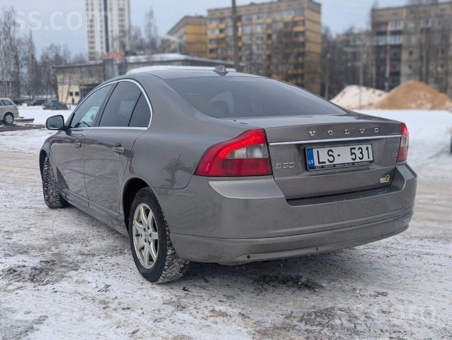 Brown Volvo S80 2006 in Riga, with an engine capacity of 2.40 L and mileage of 360 thousand km for 2900 €, photo 5 on AUTOMOTO.COM.LV