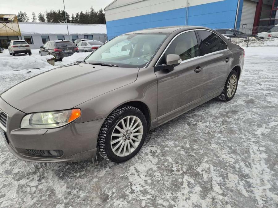 Brūns Volvo S80 2006 Viļņa, ar dzinēja tilpumu 2.40 L un nobraukumu 423 tūkst. km par 3300 €, foto 1 vietnē AUTOMOTO.COM.LV
