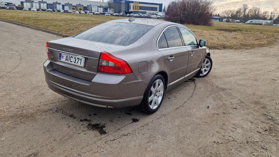 Brown Volvo S80 2006 in Vilnius, with an engine capacity of 2.40 L and mileage of 263 thousand km for 2500 €, photo 6 on AUTOMOTO.COM.LV
