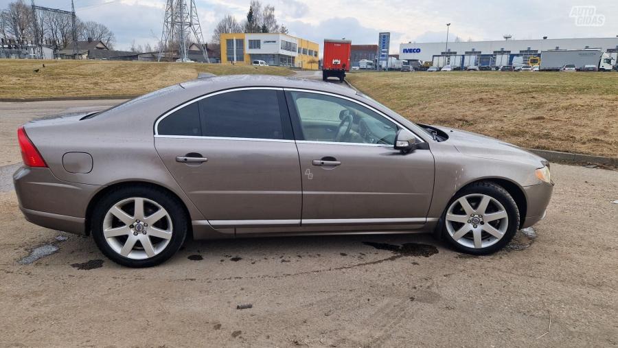 Brown Volvo S80 2006 in Vilnius, with an engine capacity of 2.40 L and mileage of 263 thousand km for 2500 €, photo 9 on AUTOMOTO.COM.LV