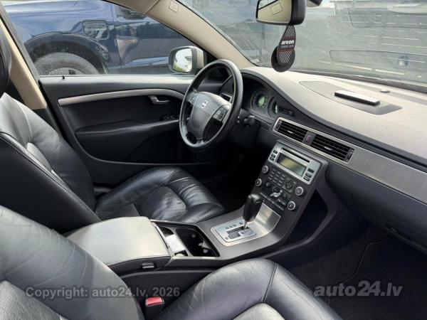 Brown Volvo S80 2006 in Tallinn, with an engine capacity of 2.40 L and mileage of 273 thousand km for 4300 €, photo 9 on AUTOMOTO.COM.LV