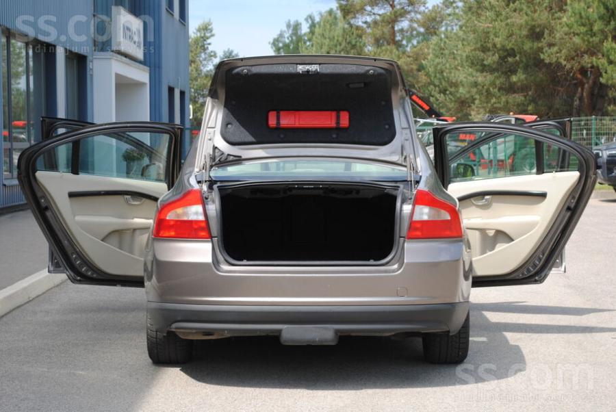 Brūns Volvo S80 2006 Rīga, ar dzinēja tilpumu 2.40 L un nobraukumu 275 tūkst. km par 3690 €, foto 8 vietnē AUTOMOTO.COM.LV