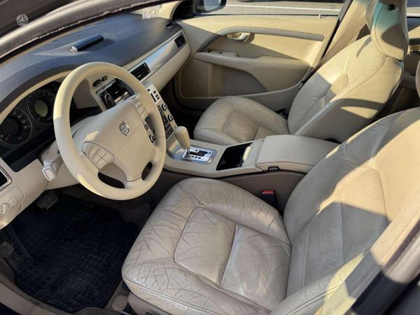 Brown Volvo S80 2006 in Vilnius, with an engine capacity of 2.40 L and mileage of 360 thousand km for 1990 €, photo 4 on AUTOMOTO.COM.LV