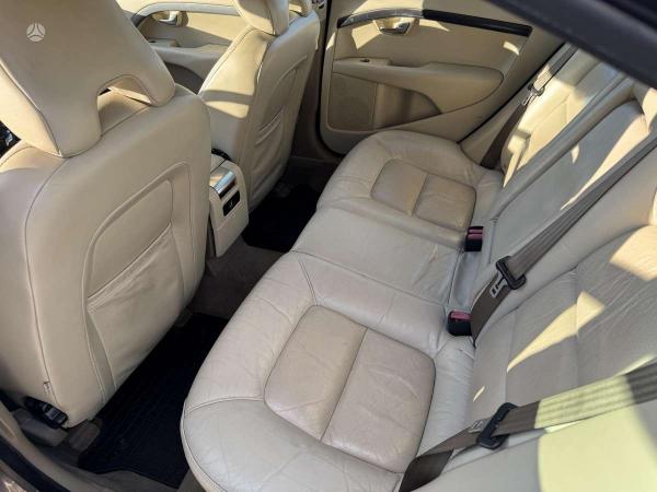 Brown Volvo S80 2006 in Vilnius, with an engine capacity of 2.40 L and mileage of 360 thousand km for 1990 €, photo 5 on AUTOMOTO.COM.LV
