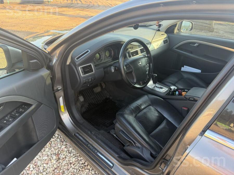 Brown Volvo S80 2006 in Jelgava, with an engine capacity of 2.40 L and mileage of 305 thousand km for 4100 €, photo 6 on AUTOMOTO.COM.LV