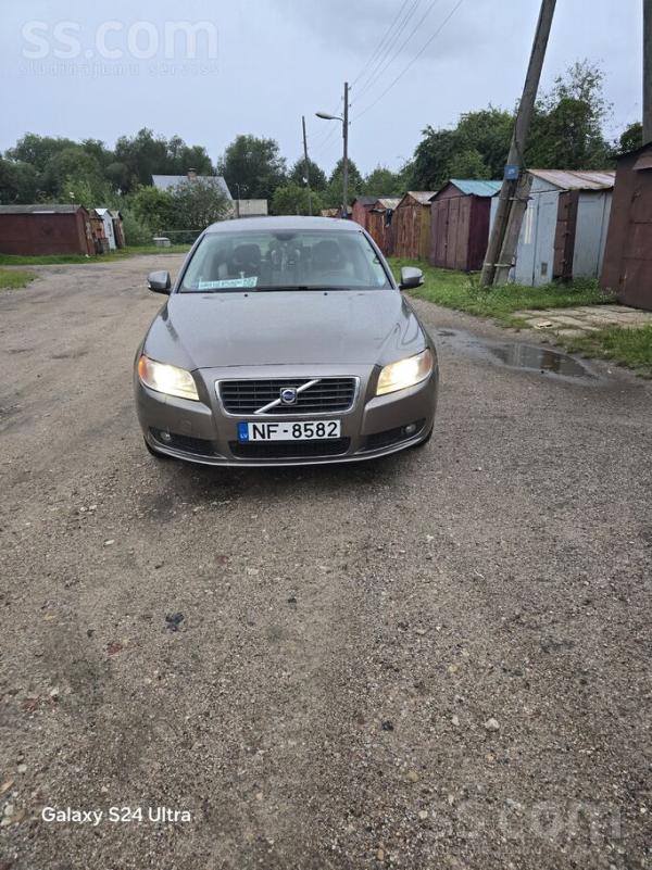 Brūns Volvo S80 2006 Liepāja, ar dzinēja tilpumu 2.40 L un nobraukumu 249 tūkst. km par 3500 €, foto 1 vietnē AUTOMOTO.COM.LV