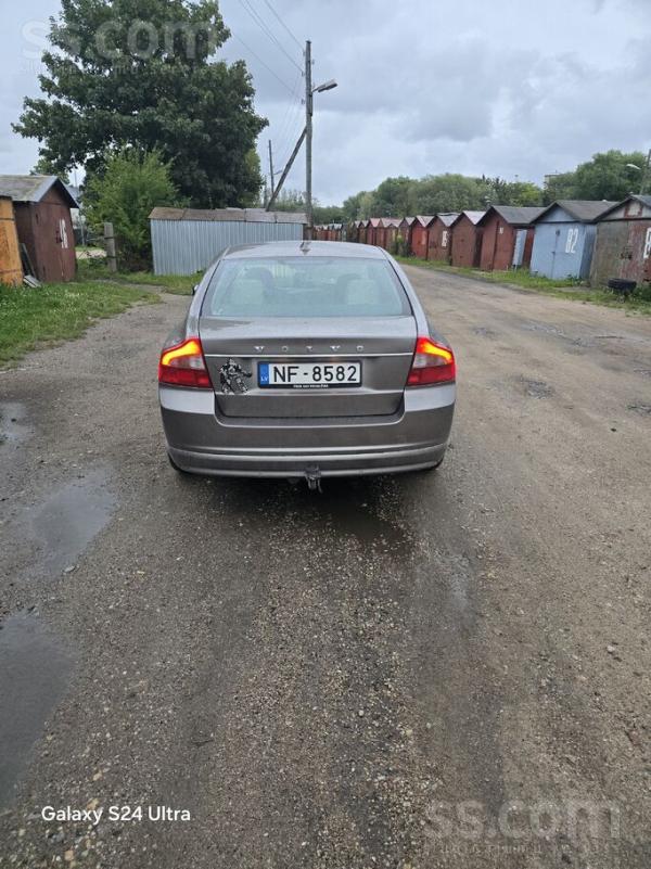 Brūns Volvo S80 2006 Liepāja, ar dzinēja tilpumu 2.40 L un nobraukumu 249 tūkst. km par 3500 €, foto 5 vietnē AUTOMOTO.COM.LV