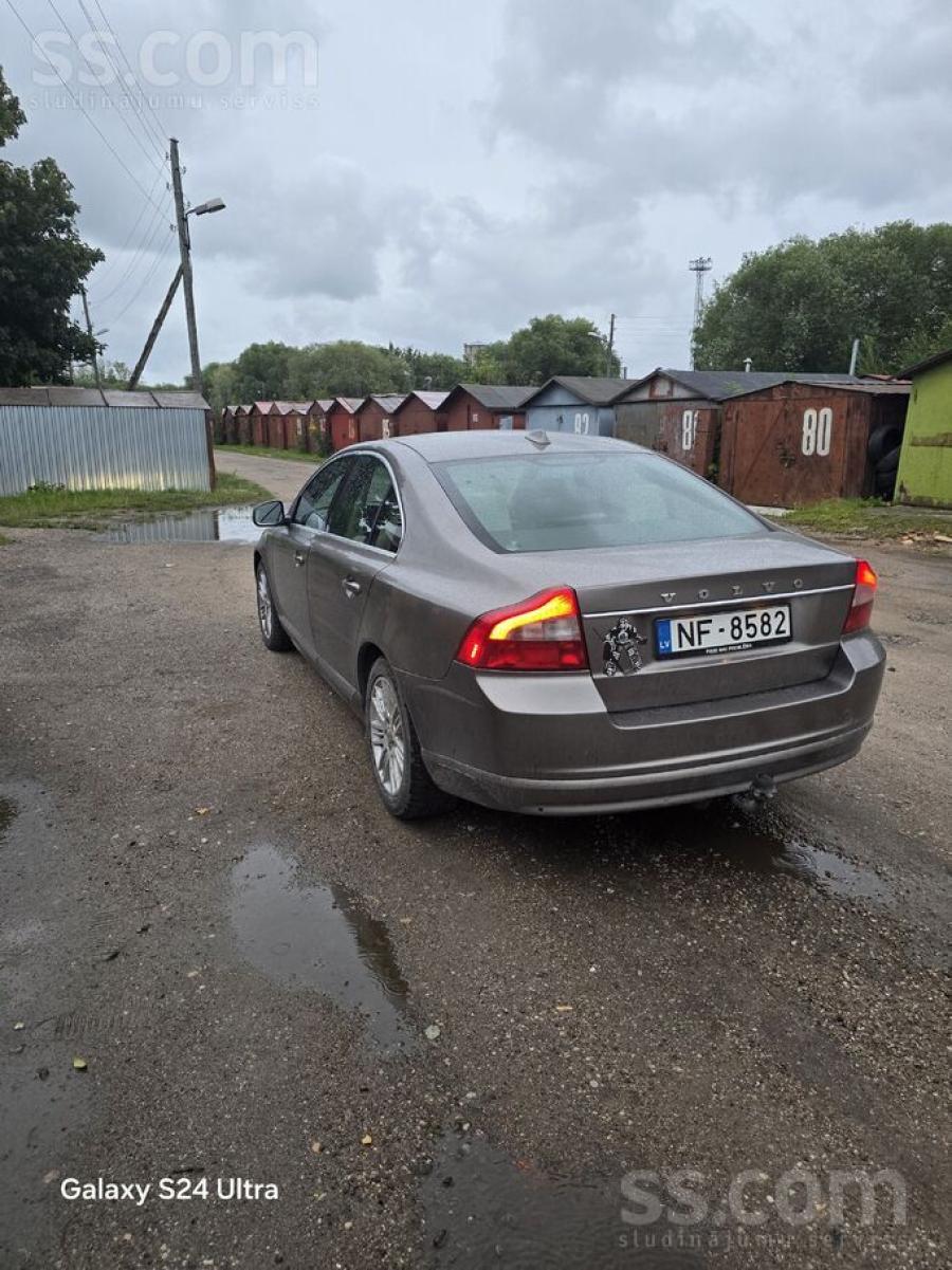 Brūns Volvo S80 2006 Liepāja, ar dzinēja tilpumu 2.40 L un nobraukumu 249 tūkst. km par 3500 €, foto 14 vietnē AUTOMOTO.COM.LV