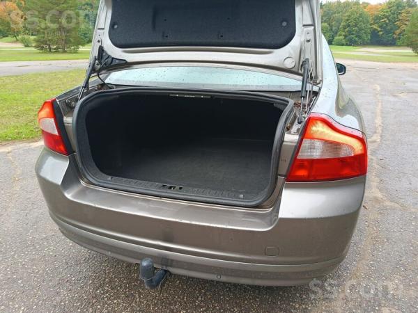 Brown Volvo S80 2006 in Tukums, with an engine capacity of 3.20 L and mileage of 350 thousand km for 2900 €, photo 7 on AUTOMOTO.COM.LV