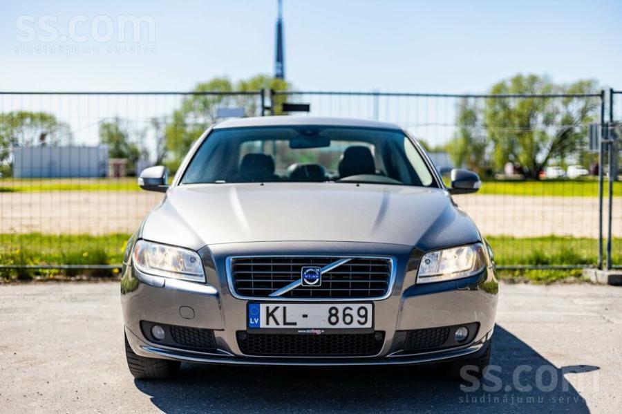 Brown Volvo S80 2007 in Riga, with an engine capacity of 2.40 L and mileage of 334 thousand km for 2300 €, photo 3 on AUTOMOTO.COM.LV