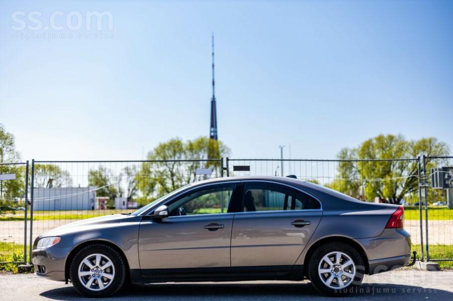 Brown Volvo S80 2007 in Riga, with an engine capacity of 2.40 L and mileage of 334 thousand km for 2300 €, photo 4 on AUTOMOTO.COM.LV