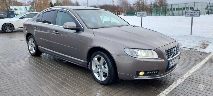 Brown Volvo S80 2007 in Vilnius, with an engine capacity of 2.40 L and mileage of 377 thousand km for 2750 €, photo 1 on AUTOMOTO.COM.LV