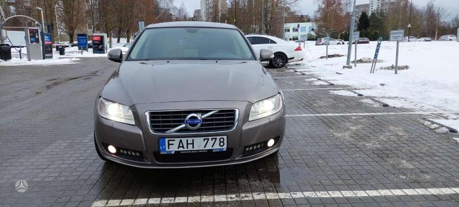 Brown Volvo S80 2007 in Vilnius, with an engine capacity of 2.40 L and mileage of 377 thousand km for 2750 €, photo 2 on AUTOMOTO.COM.LV