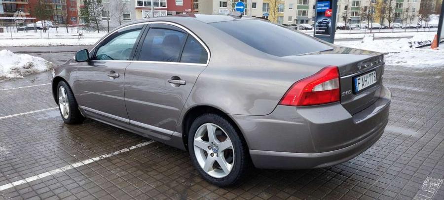 Brown Volvo S80 2007 in Vilnius, with an engine capacity of 2.40 L and mileage of 377 thousand km for 2750 €, photo 3 on AUTOMOTO.COM.LV