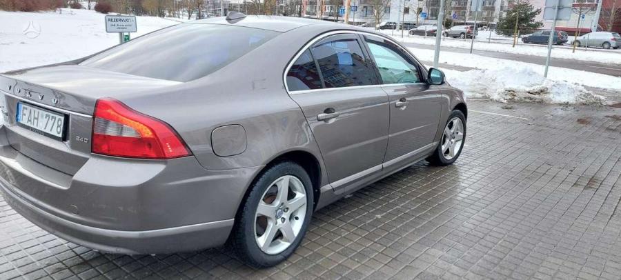 Brown Volvo S80 2007 in Vilnius, with an engine capacity of 2.40 L and mileage of 377 thousand km for 2750 €, photo 5 on AUTOMOTO.COM.LV
