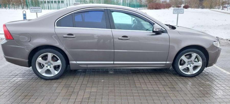 Brown Volvo S80 2007 in Vilnius, with an engine capacity of 2.40 L and mileage of 377 thousand km for 2750 €, photo 6 on AUTOMOTO.COM.LV