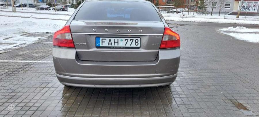 Brown Volvo S80 2007 in Vilnius, with an engine capacity of 2.40 L and mileage of 377 thousand km for 2750 €, photo 8 on AUTOMOTO.COM.LV
