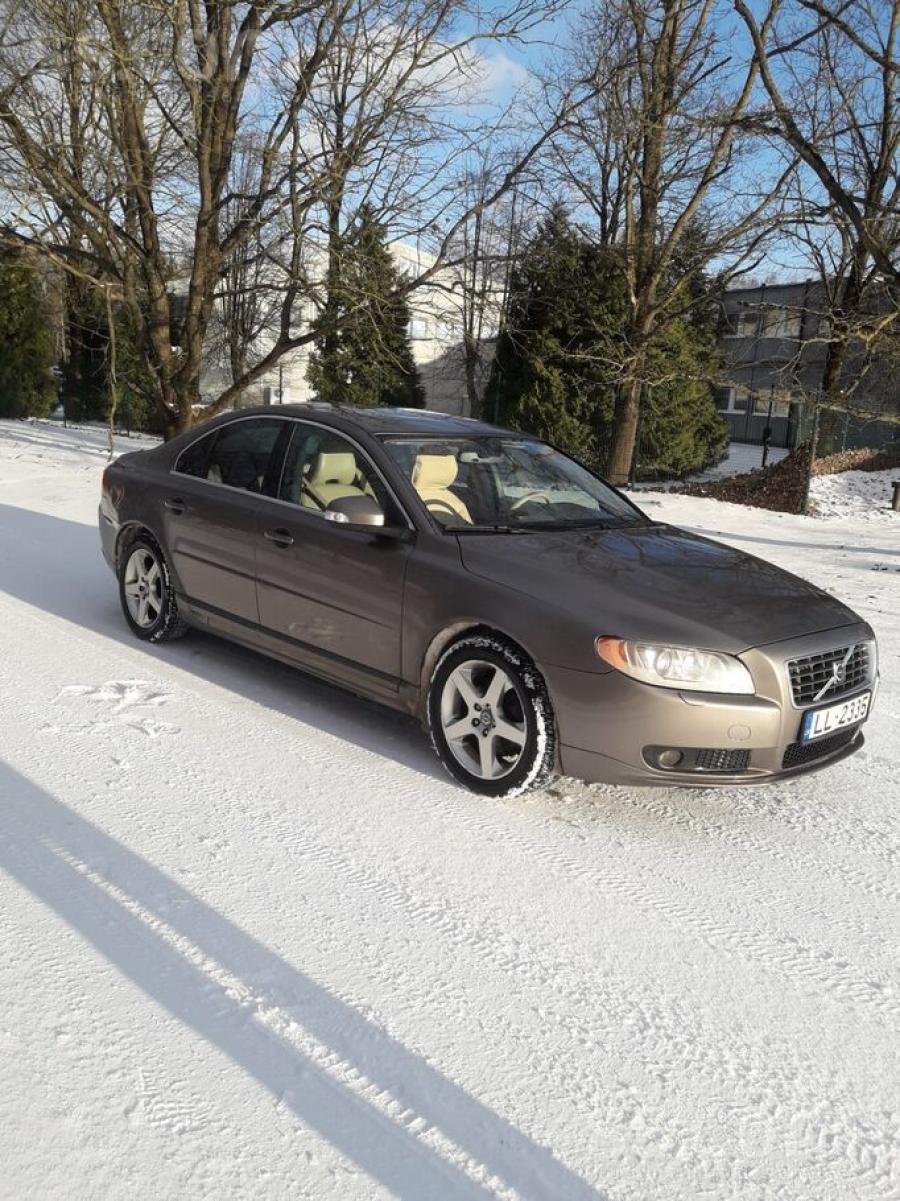 Brown Volvo S80 2007 in Riga, with an engine capacity of 2.40 L and mileage of 467 thousand km for 2500 €, photo 1 on AUTOMOTO.COM.LV