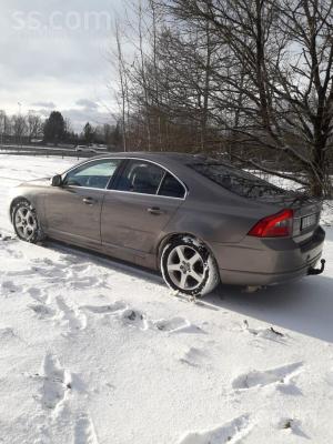 Brown Volvo S80 2007 in Riga, with an engine capacity of 2.40 L and mileage of 467 thousand km for 2500 €, photo 5 on AUTOMOTO.COM.LV
