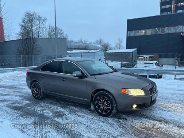 Brown Volvo S80 2007 in Tallinn, with an engine capacity of 2.40 L and mileage of 379 thousand km for 3650 €, photo 4 on AUTOMOTO.COM.LV