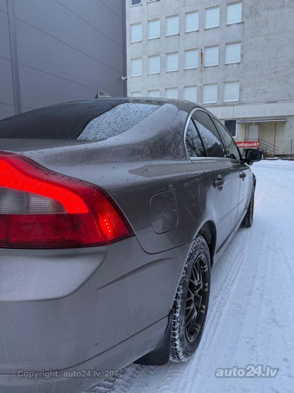 Brown Volvo S80 2007 in Tallinn, with an engine capacity of 2.40 L and mileage of 379 thousand km for 3650 €, photo 7 on AUTOMOTO.COM.LV