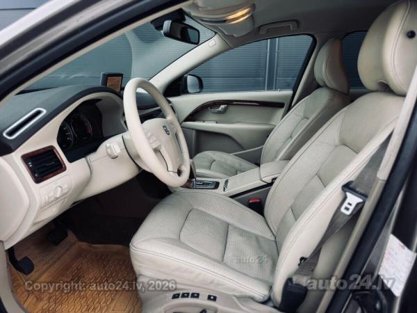 Brown Volvo S80 2007 in Tallinn, with an engine capacity of 2.40 L and mileage of 381 thousand km for 4290 €, photo 6 on AUTOMOTO.COM.LV