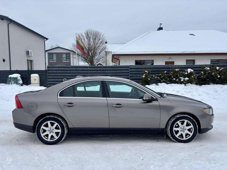 Brūns Volvo S80 2007 Viļņa, ar dzinēja tilpumu 2.40 L un nobraukumu 330 tūkst. km par 3300 €, foto 2 vietnē AUTOMOTO.COM.LV