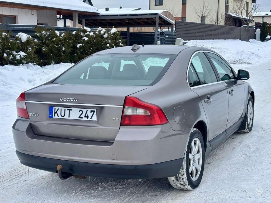 Brūns Volvo S80 2007 Viļņa, ar dzinēja tilpumu 2.40 L un nobraukumu 330 tūkst. km par 3300 €, foto 3 vietnē AUTOMOTO.COM.LV