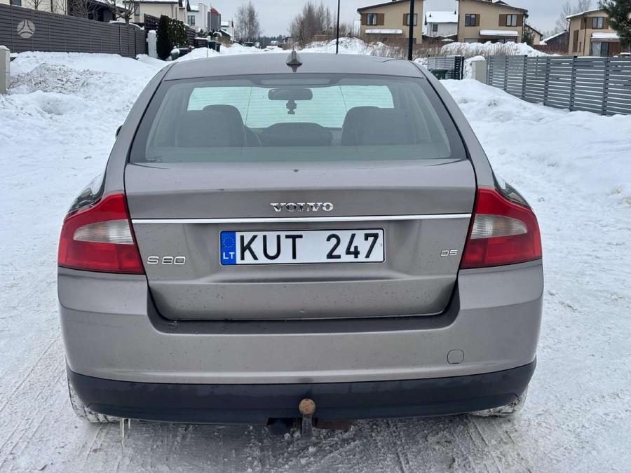 Brūns Volvo S80 2007 Viļņa, ar dzinēja tilpumu 2.40 L un nobraukumu 330 tūkst. km par 3300 €, foto 4 vietnē AUTOMOTO.COM.LV