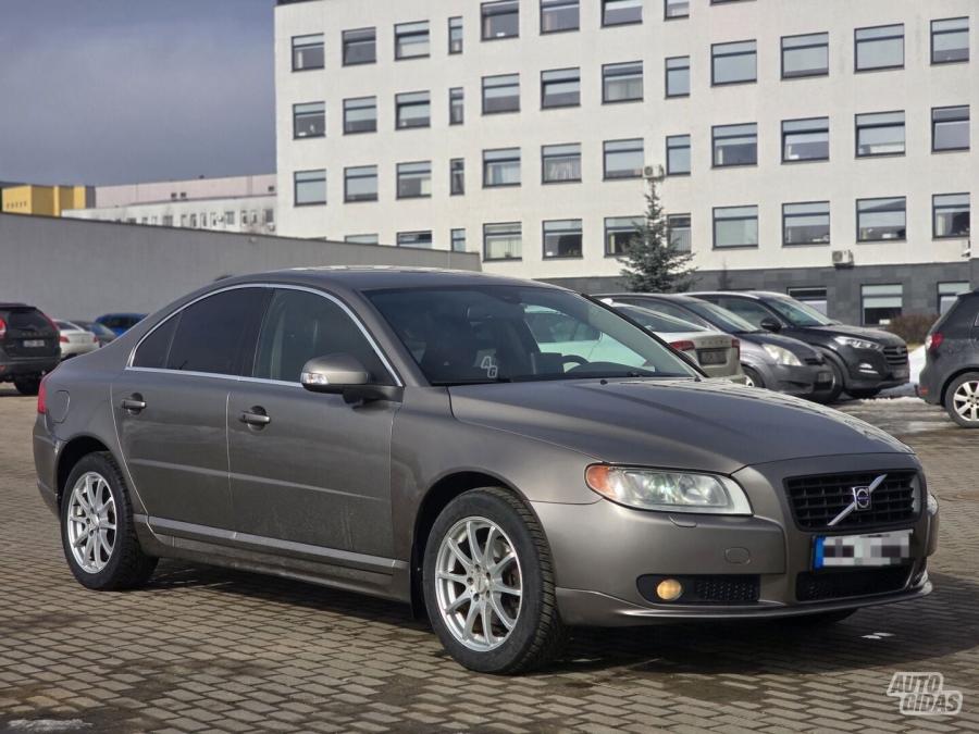 Brown Volvo S80 2007 in Vilnius, with an engine capacity of 2.40 L and mileage of 488 thousand km for 2350 €, photo 1 on AUTOMOTO.COM.LV